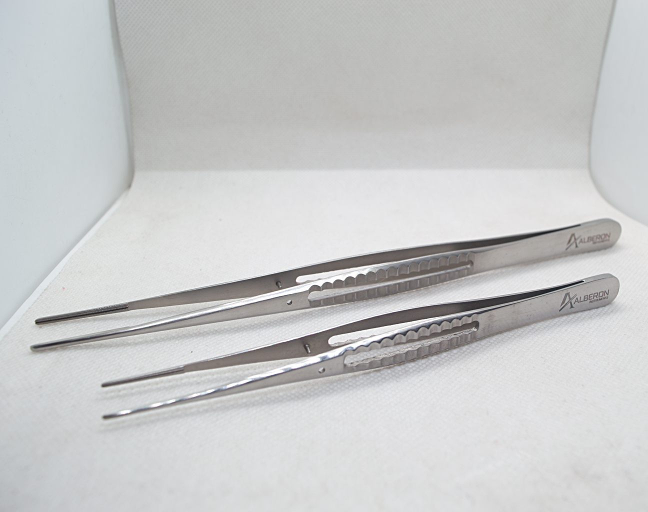 DEBAKEY ATRAUMATIC TISSUE FORCEPS, 24CM, EXTREMELY LIGHT – Alberon