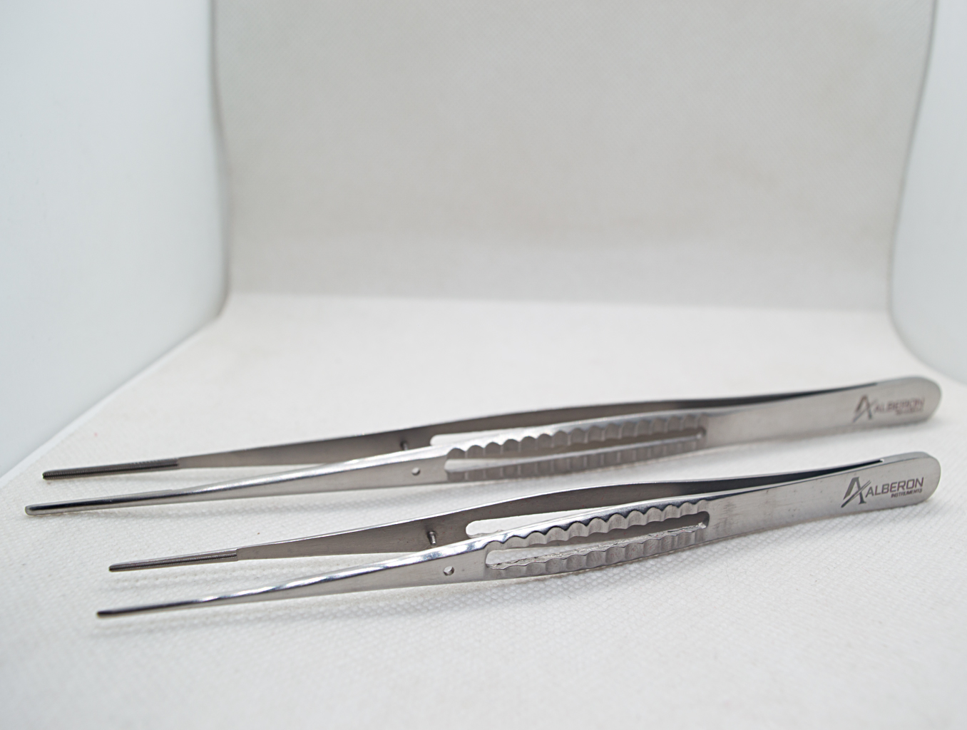 DEBAKEY ATRAUMATIC TISSUE FORCEPS, 24CM, EXTREMELY LIGHT – Alberon